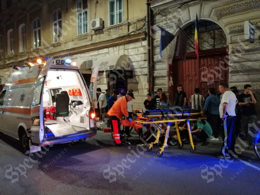 Bătaie între adolescenți pe strada Unirii! Unul dintre ei e la „Urgențe ...