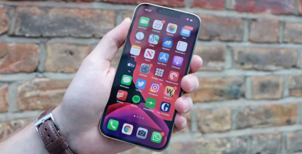 Comenzile pentru iPhone 13 și MacBook Pro au întârzieri mari · Special Arad