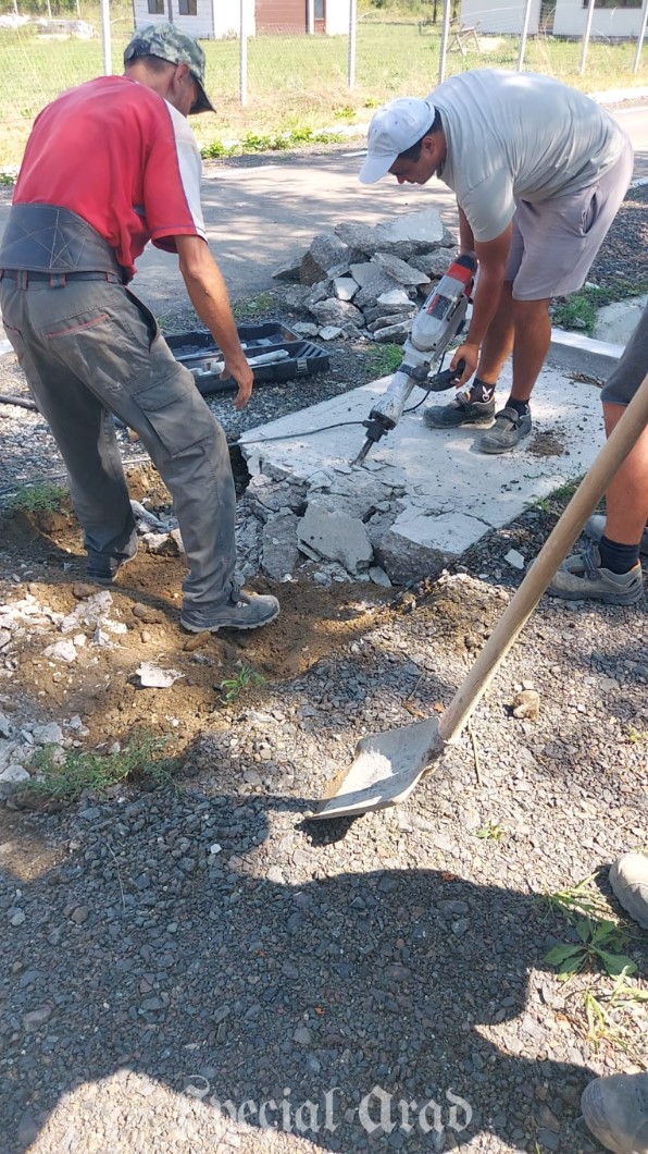 S-a rupt podețul, s-au risipit banii. Investiție publică de mântuială ...