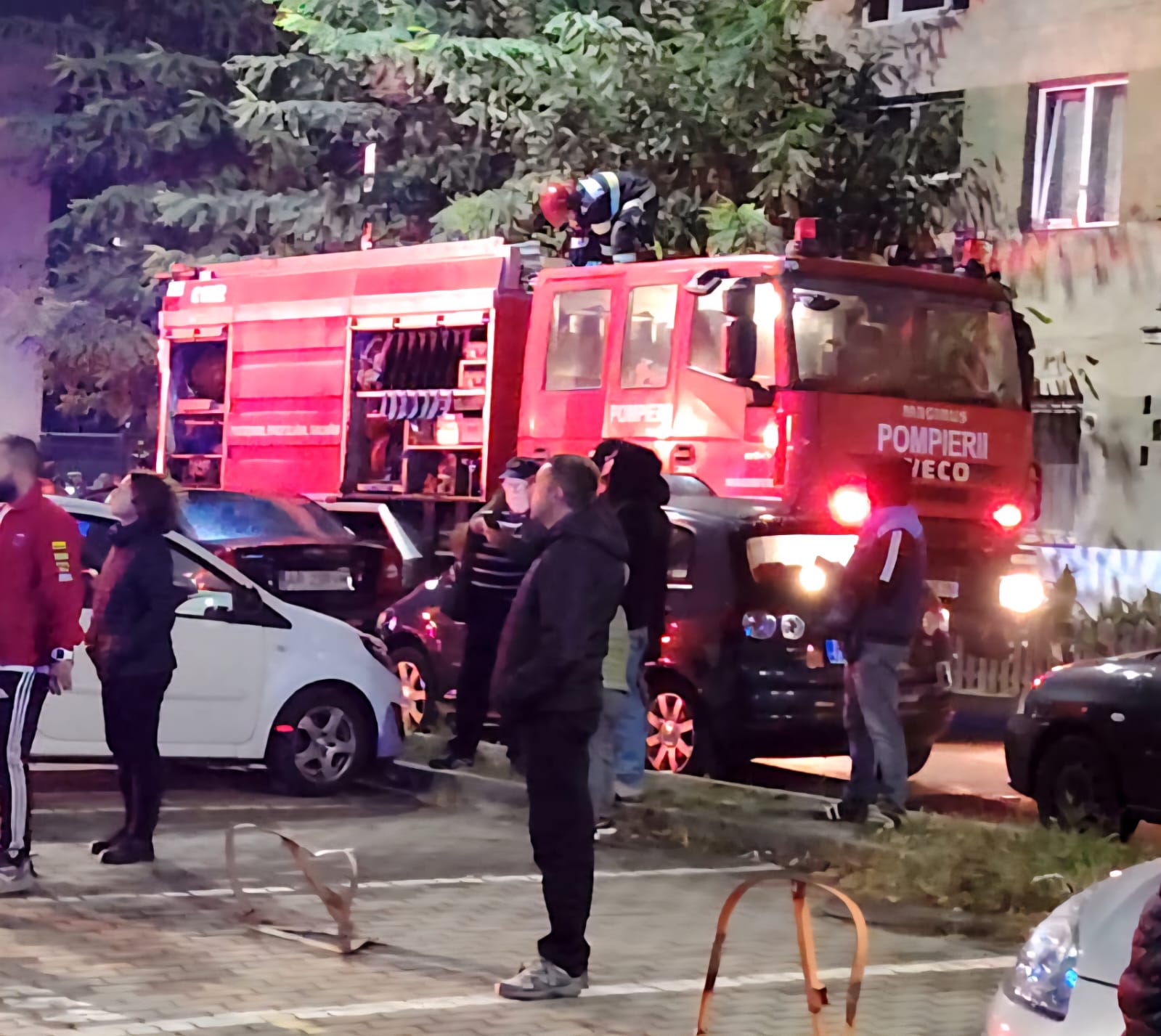 Incendiu uriaș într-un apartament din Calea Aurel Vlaicu! O persoană în ...