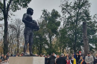 Pola Zilei: Cui să-i mai facem statuie pe aici după Duckadam? · Special ...