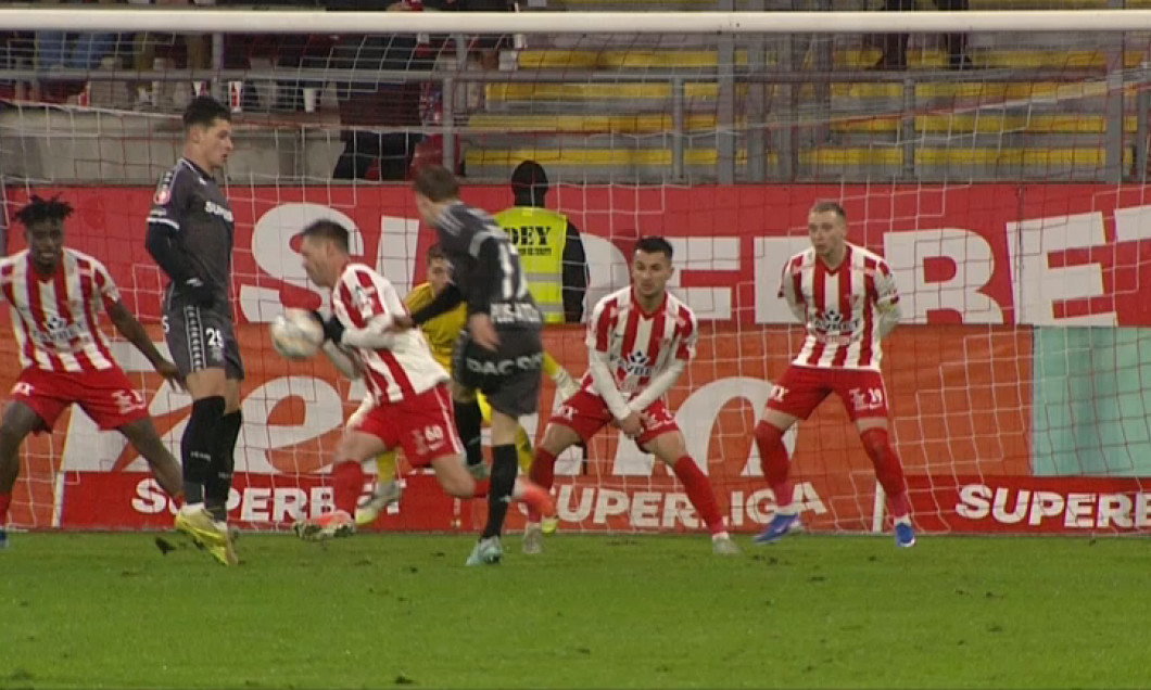 Marius Avram, fost arbitru FIFA, spune că nu trebuia acordat penalty la ...